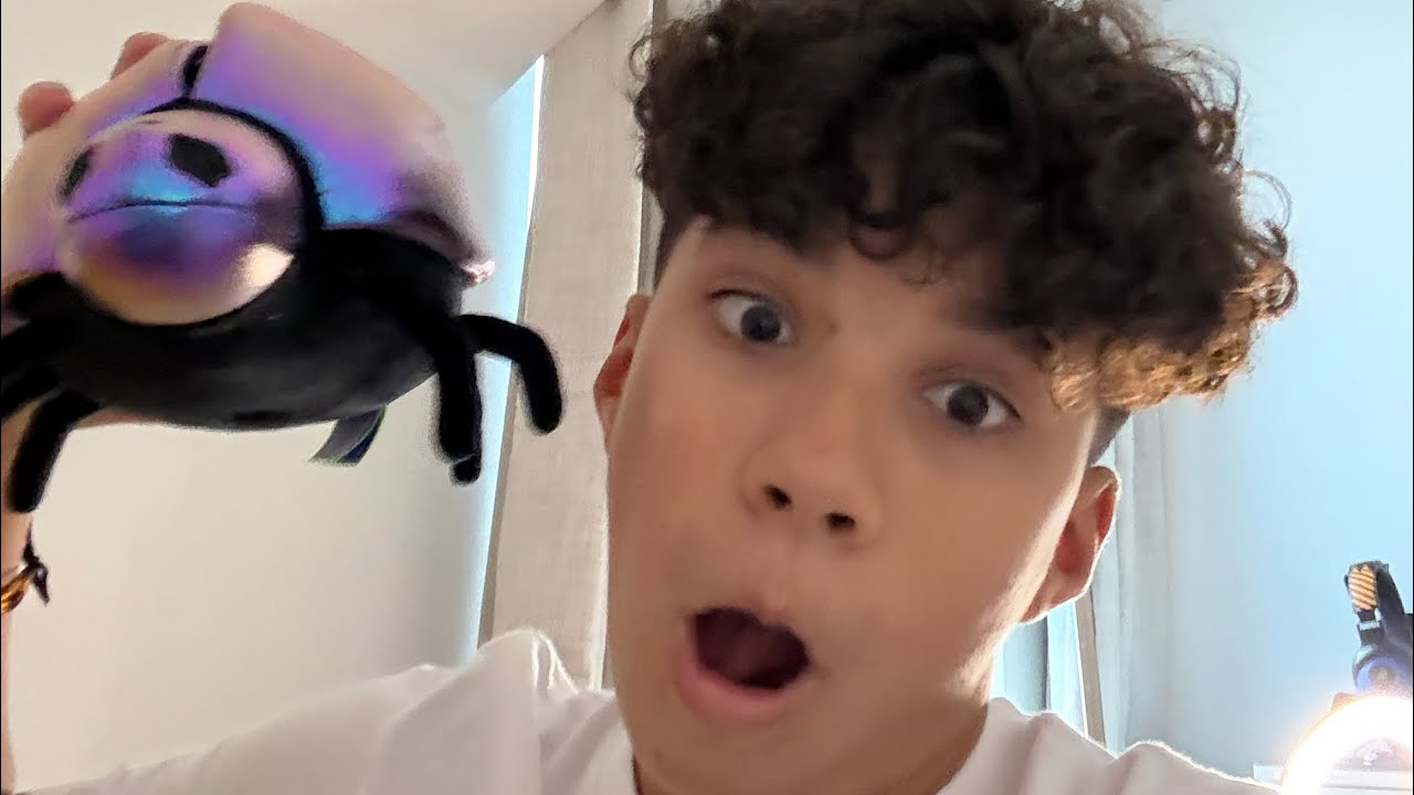 Unboxing gtag merch : Doug the bug - YouTube
