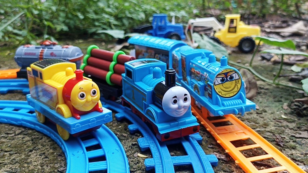 mainan kereta api thtomas and friends, kereta thomas biru balapan - YouTube