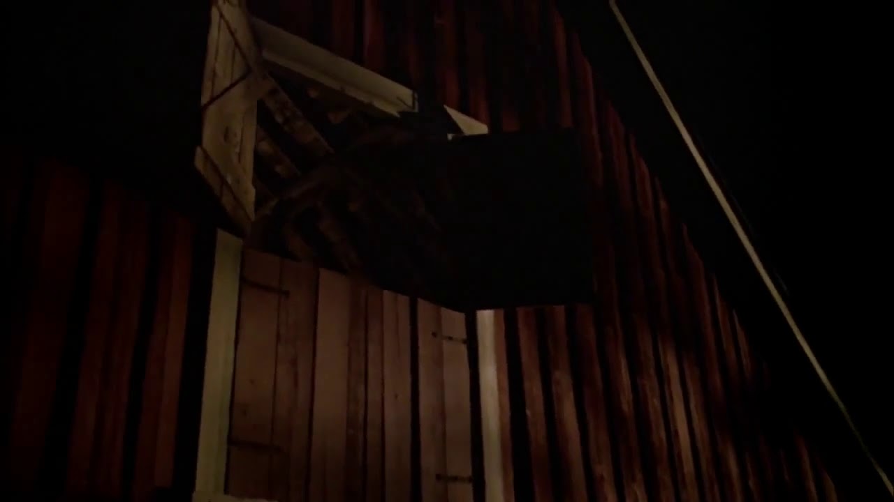 Smallville 1x02- Ending Scene Clark returns kryptonite necklace to Lana ...