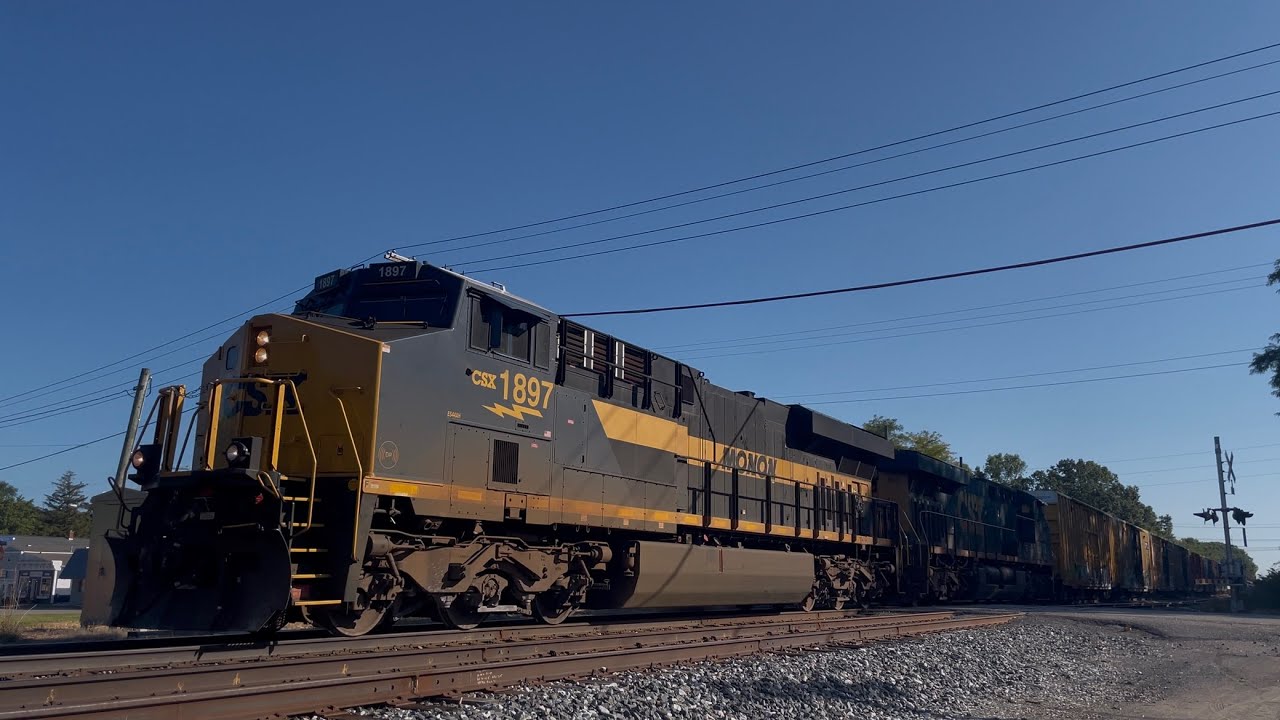 CSX M327 with CSXT 1897 passes La Porte - YouTube