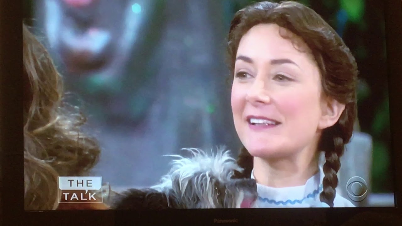 1 The Talk -Sara Gilbert Last Day - YouTube