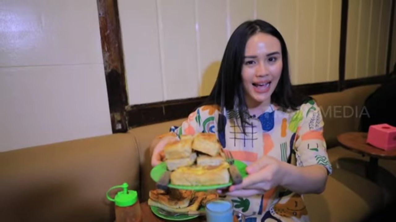 Nita Sofiani Nyicipin Roti Gempol | MAKAN RECEH (22/11/23) - YouTube
