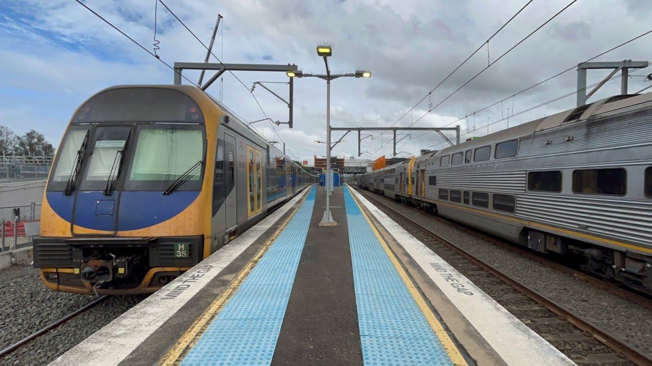 Sydney Trains H & V Set at St Marys - T1 Western Line - YouTube
