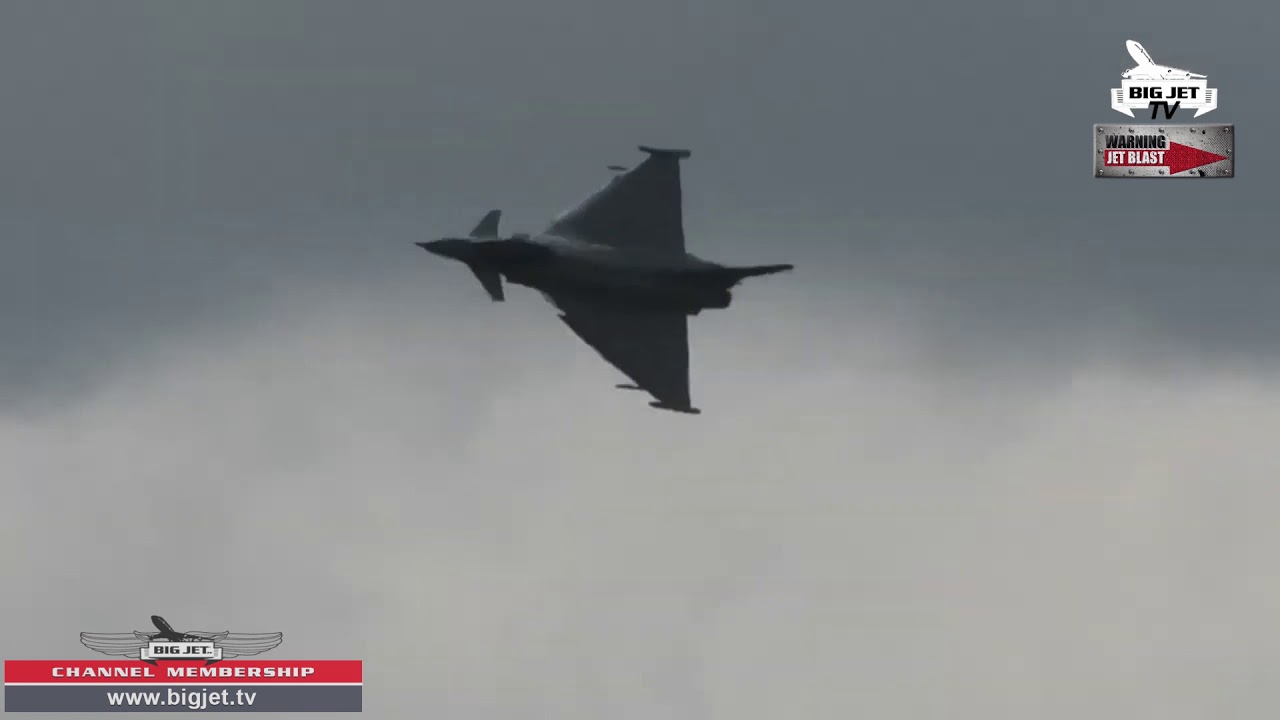 RAF EUROFIGHTER TYPHOON DISPLAY - CRANK IT UP! - YouTube
