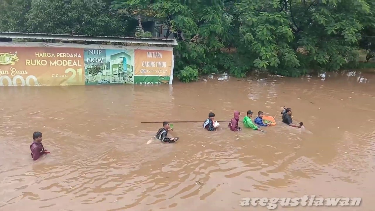 BANJIR BEKASI TIMUR PERUMAHAN MUTIARA GADING TIMUR - YouTube