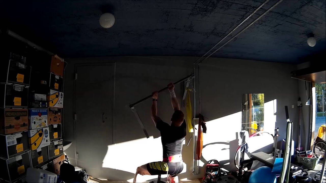 Friday fail. Chin-up bar drops while doing weighted chin-ups. - YouTube