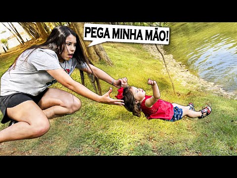 MINHA IRMÃZINHA QUASE CAIU NO LAGO DO CONDOMÍNIO!! *Pior vídeo*