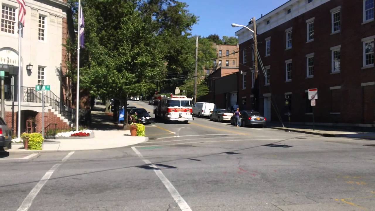 Peekskill NY. Volunteer Fire Department Engine 131 - YouTube