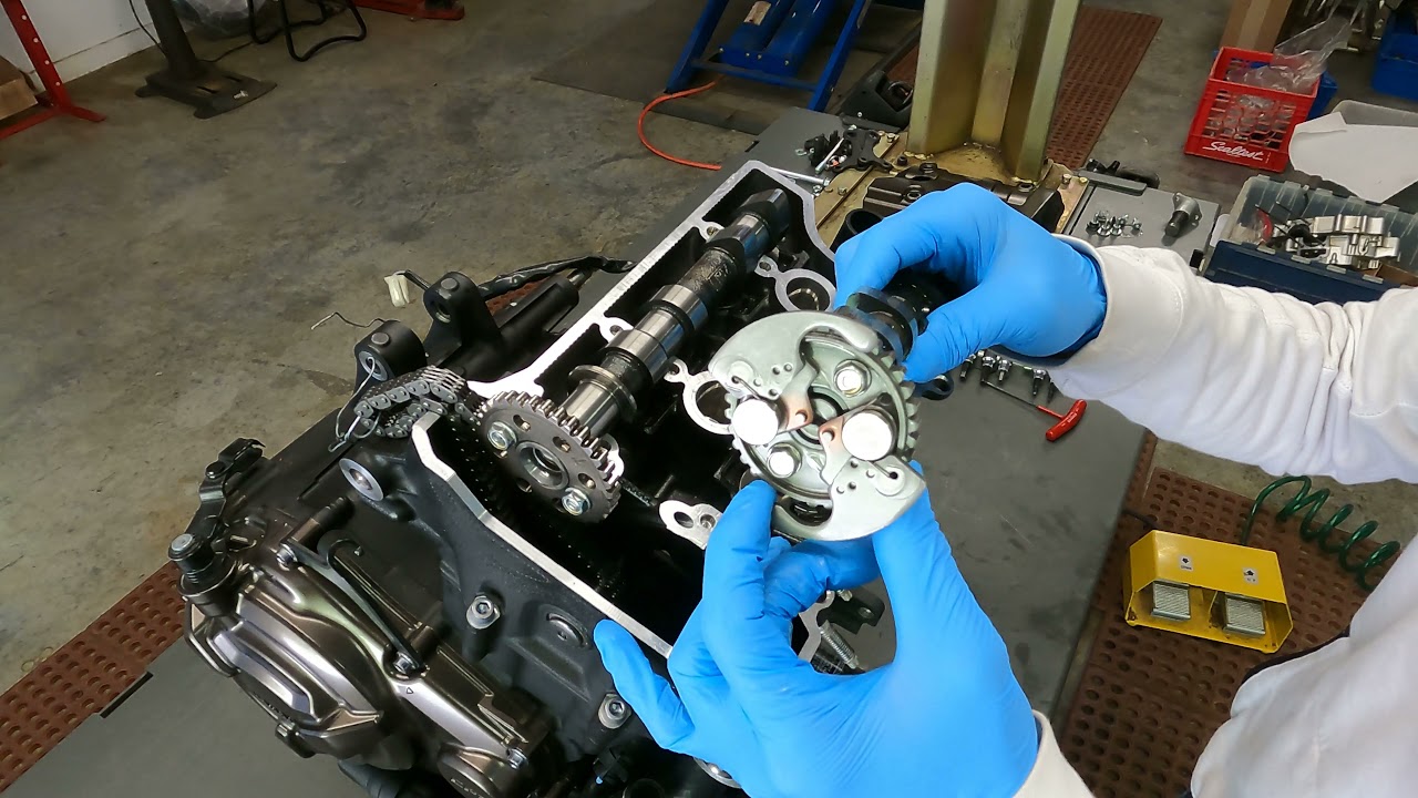 Motorcycle Engine Decompressor System Explained - YouTube