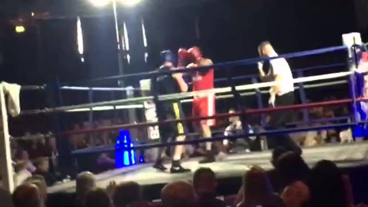 Lee Baker vs Stuart Priestley, Preston UWCB, 23rd April 2016 - YouTube
