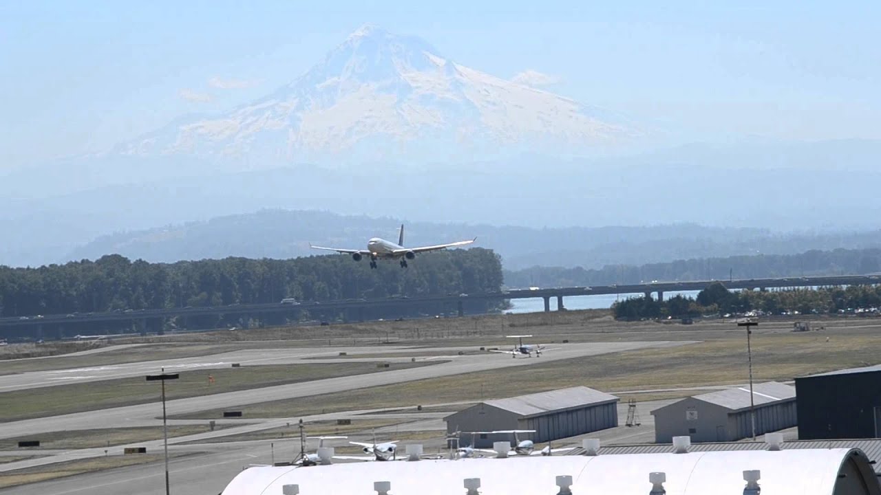 Portland International Airport (KPDX) - Runway 28R Operations - YouTube