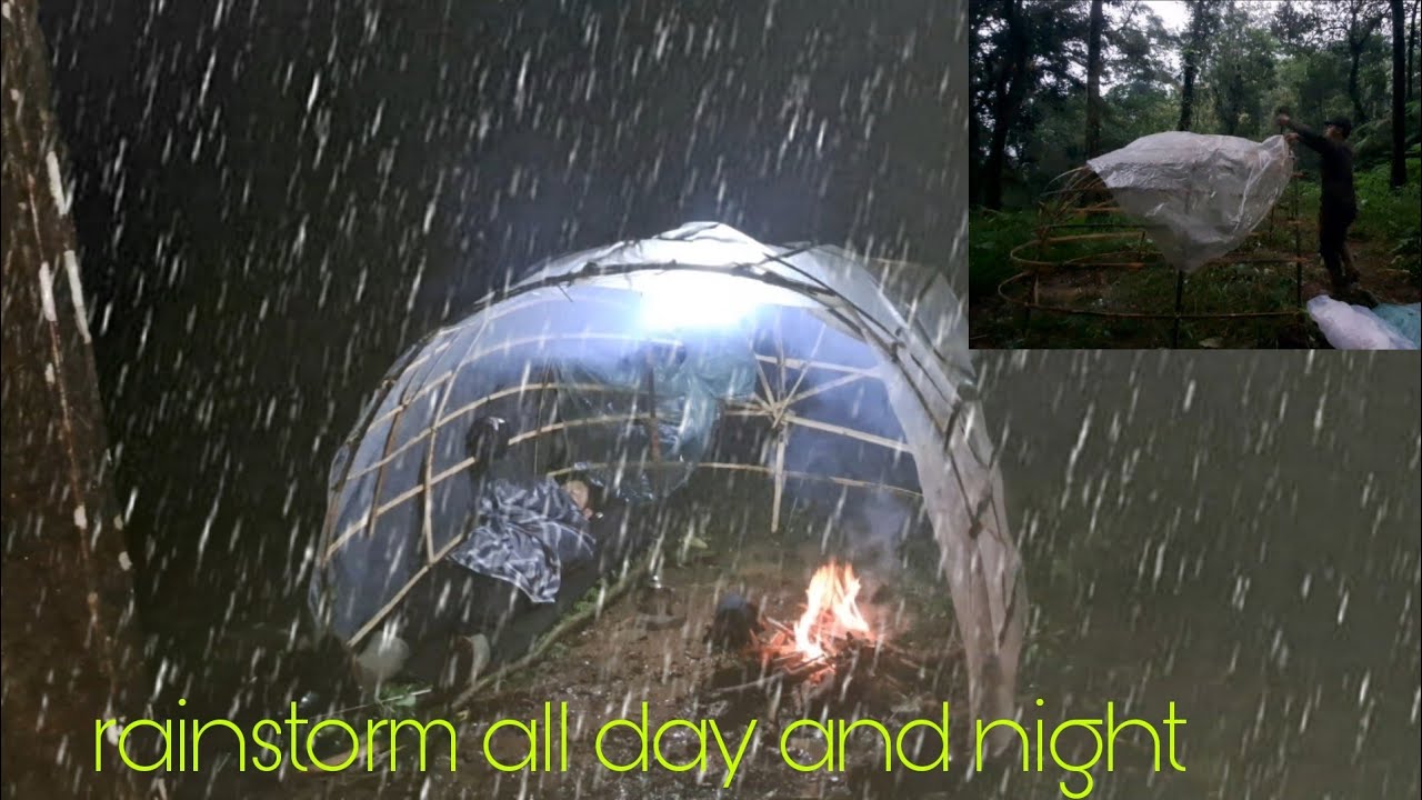 bushcraft ! build shelters / rainstorm all day and night, pisang ...