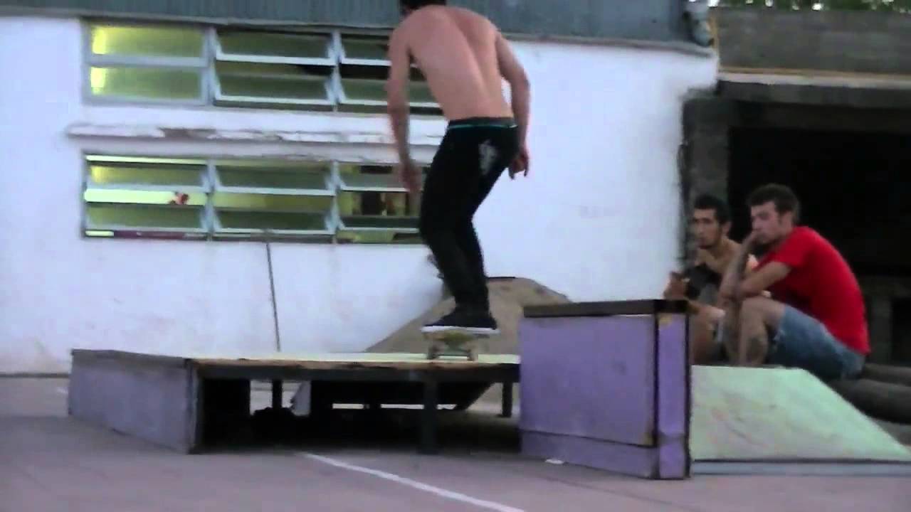 Guille y Kevin en swt + un par de tricks en el park - YouTube
