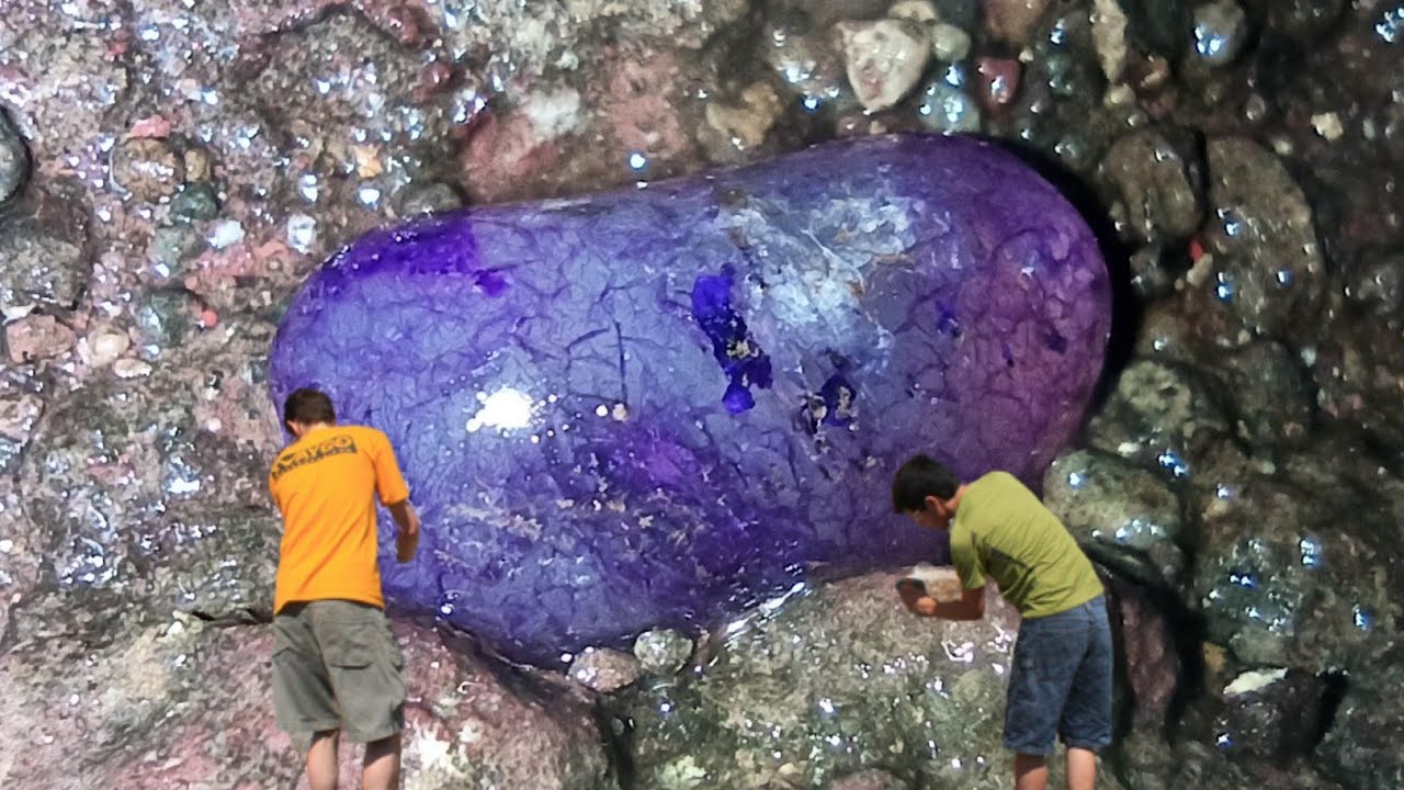 How to find Diamond-Amazing gem Mining ! lucky man found a lot of ...