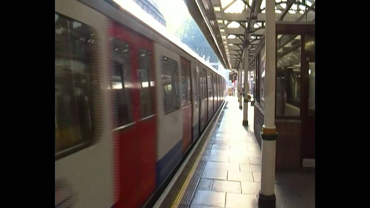 London Underground C69 Tube Stock Arriving into High Street Kensington ...