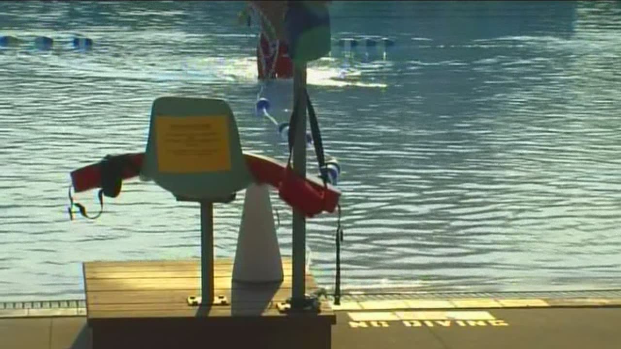 Lifeguard rescues 4-year-old boy in Cedarburg pool - YouTube