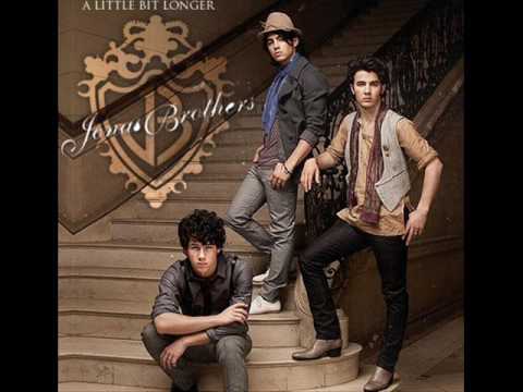 Jonas Brothers - Love Bug(lyrics) - YouTube