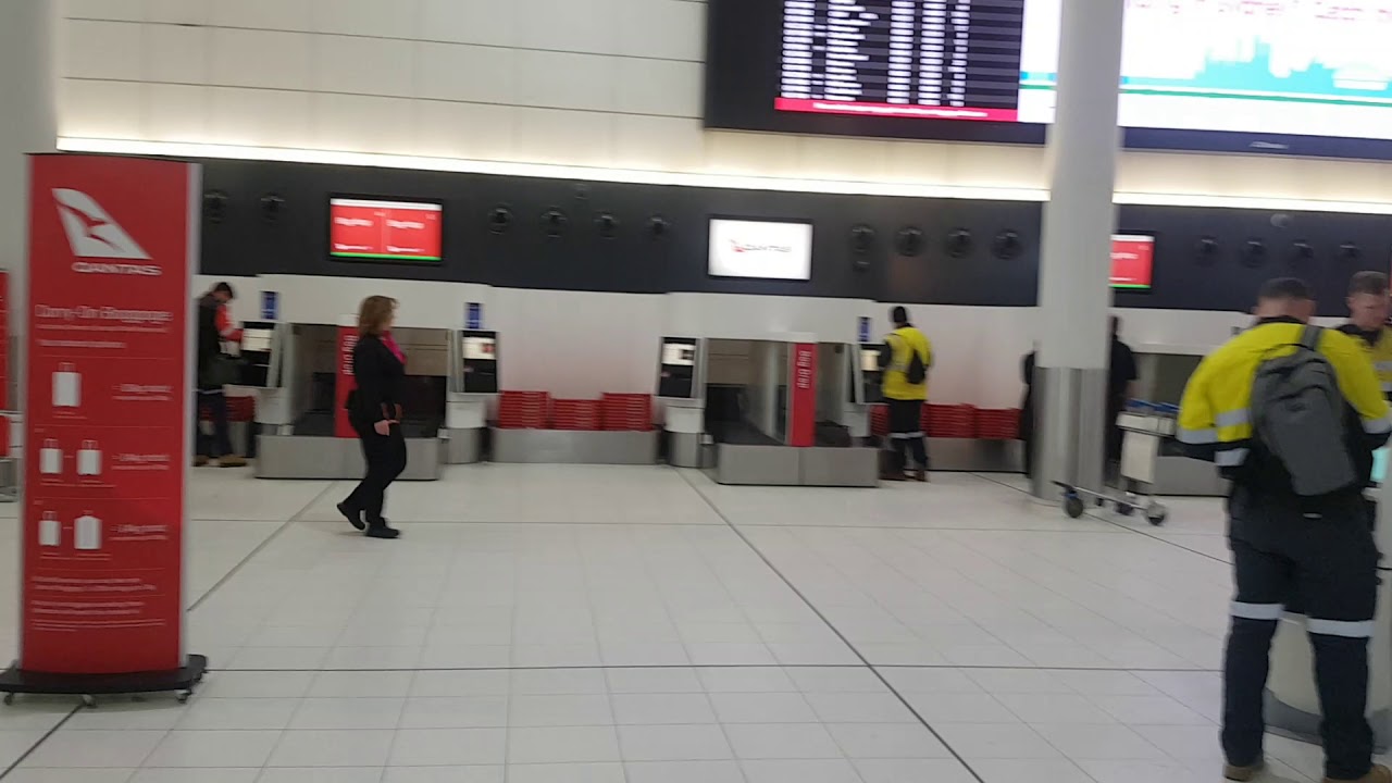 Bag dropoff at Perth airport - YouTube