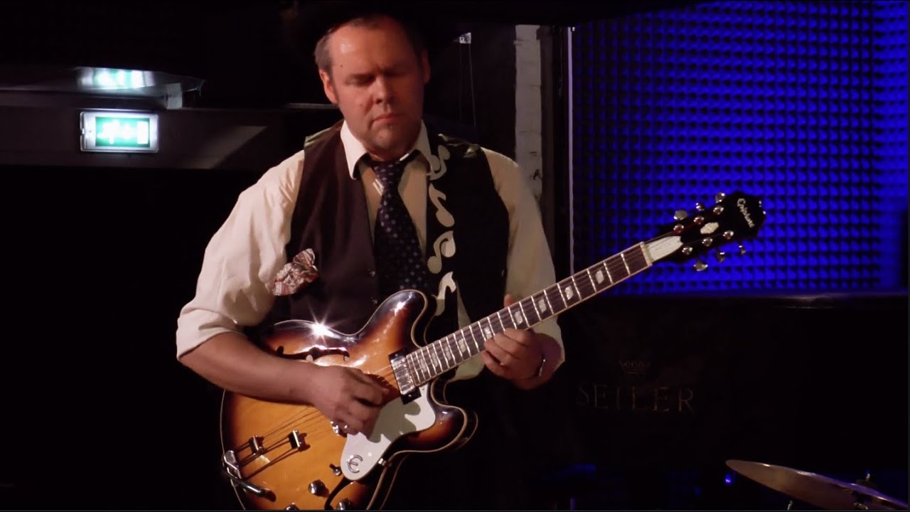 SIMPLE TRUTH plays "The Grinning Song" soulful Funkjazz Live - YouTube