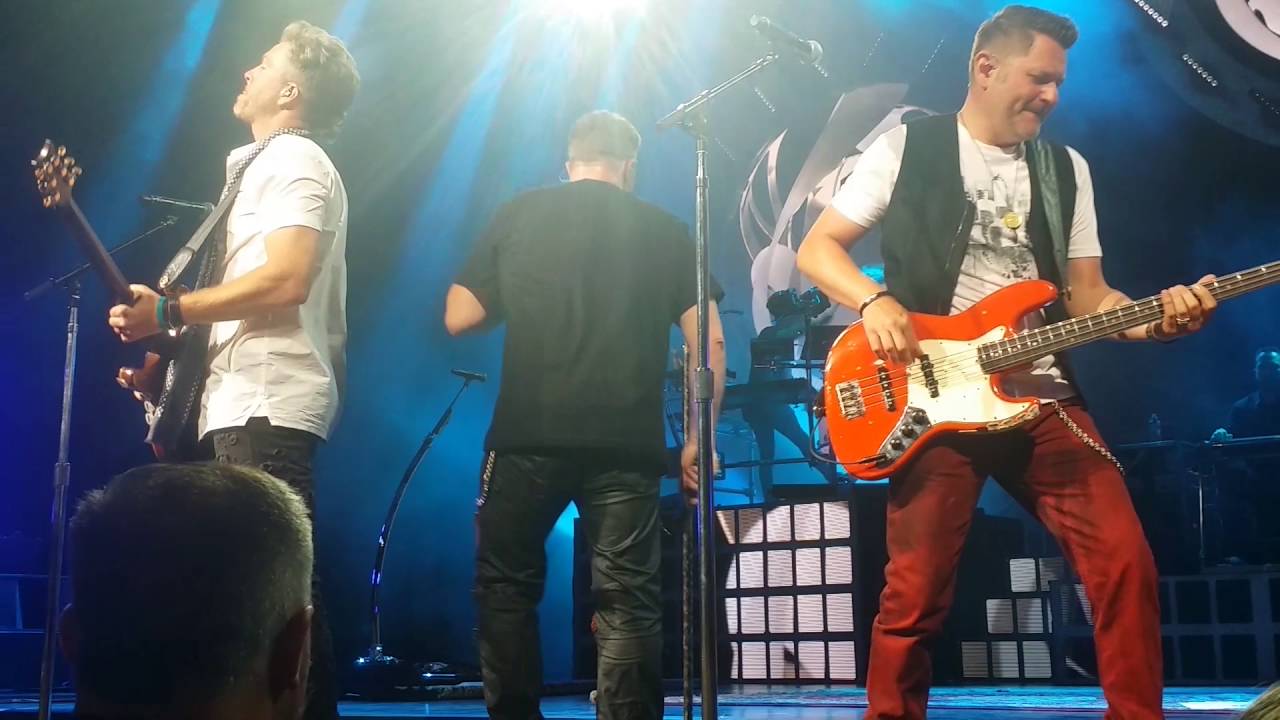 Rascal Flatts Live - Life is a Highway - YouTube