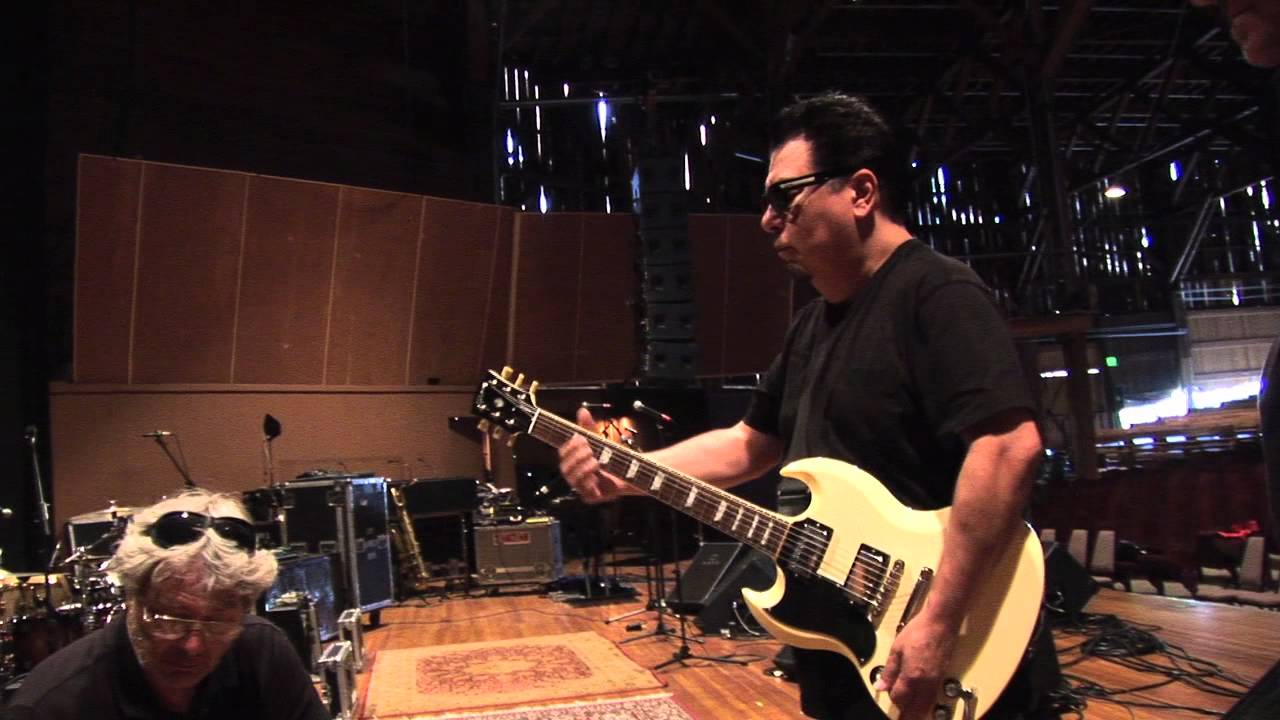 Cesar Rosas - YouTube