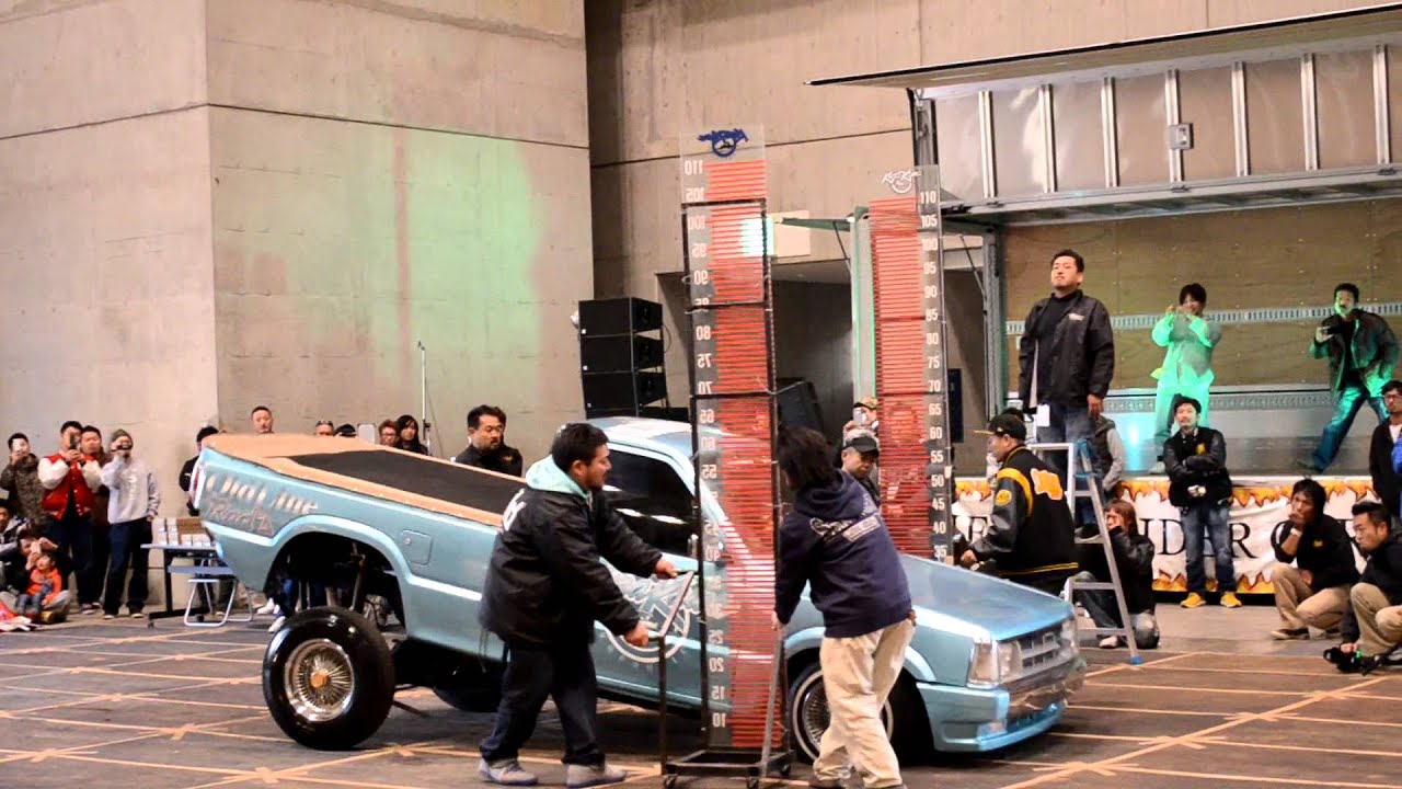 Lowrider Car Show 2012 - Hopping Contest - YouTube