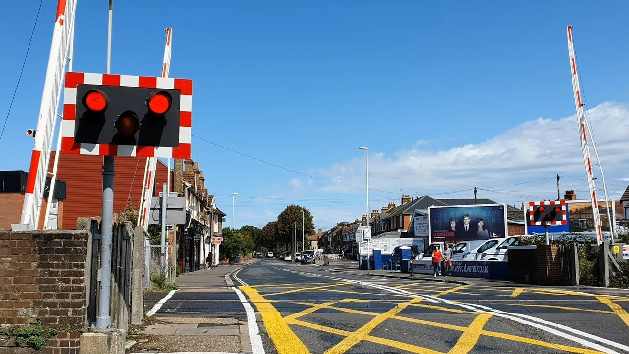 (4K) Worthing Level Crossing, West Sussex - YouTube