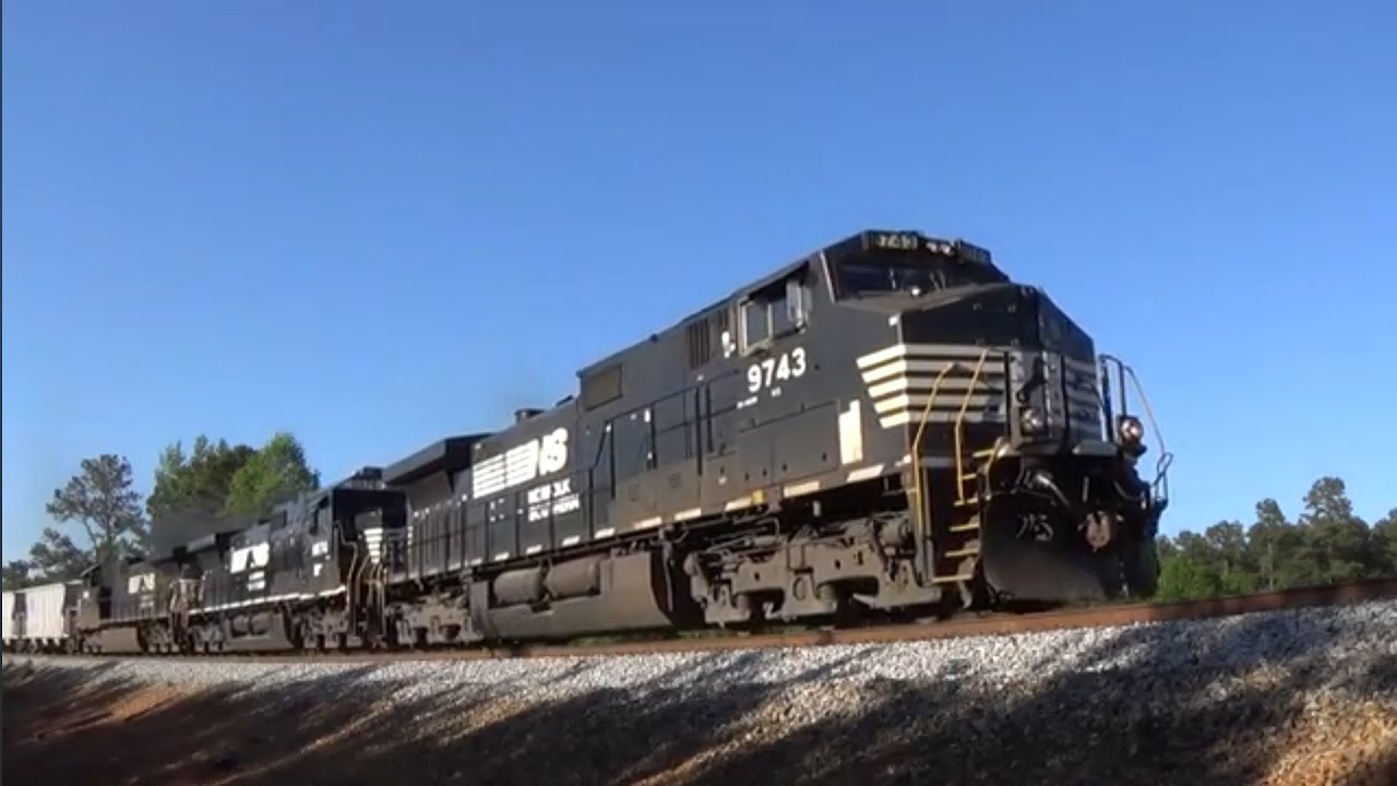 HD: NS 9743 leads NS Train 68W in Carrollton, GA - YouTube