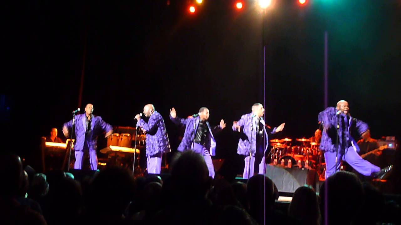 The Temptations Live Singing "Can't Get Next To You" - YouTube