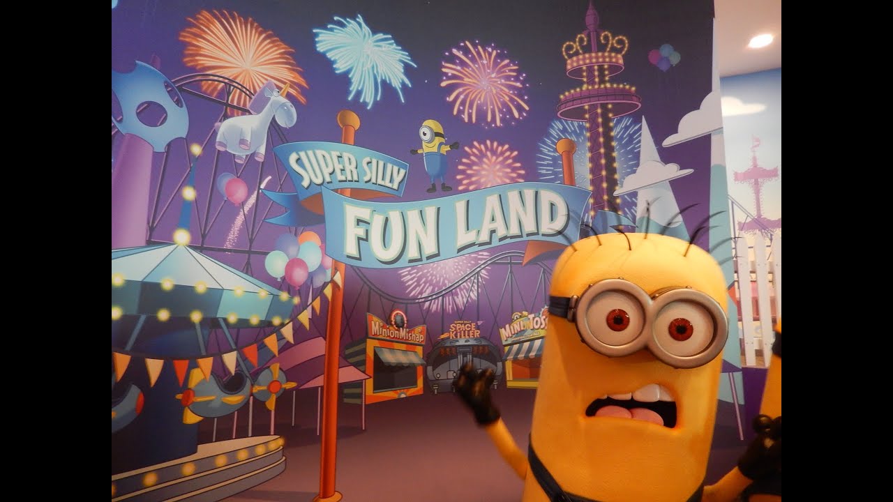 V#35 HSKY Minion Attacks Woman @Super Silly Fun Land Hollywood ...
