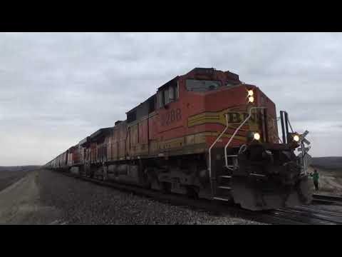 BNSF Grain Train Meets BNSF Mixed Freight Train in Elmer, Missouri 11/19/23 - YouTube