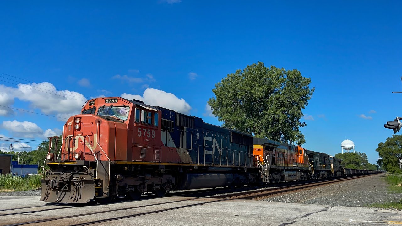 CN 5759 leads NS 34G with BNSF 1096 (H1 Rebuild) through Chesterton! Warning, TERRIBLE Horn ...