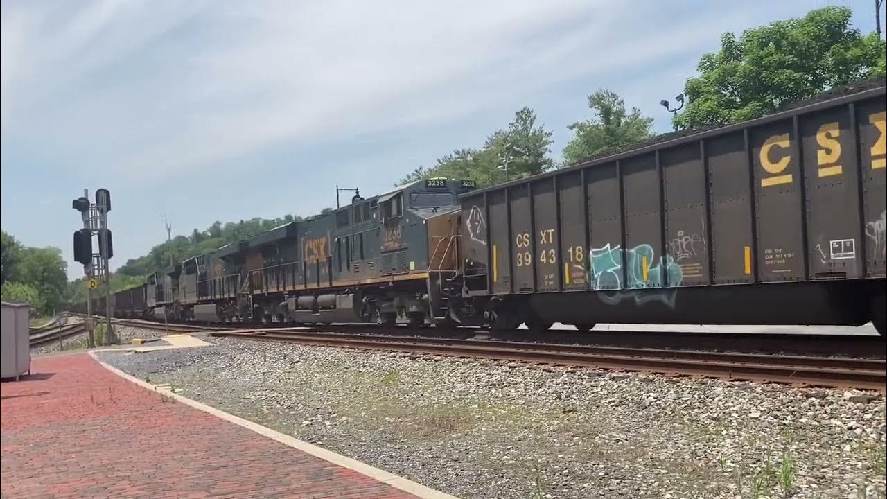 CSX 3256, 154 & 867 with U828 and 3238, 3200 & 944 in the middle - YouTube