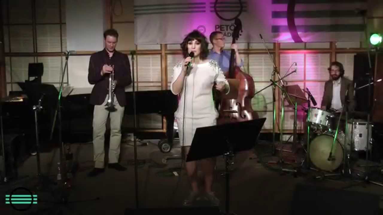 Pátkai Rozina - Zsebeibe zsé by Emil Rulez MR2 Akusztik - YouTube