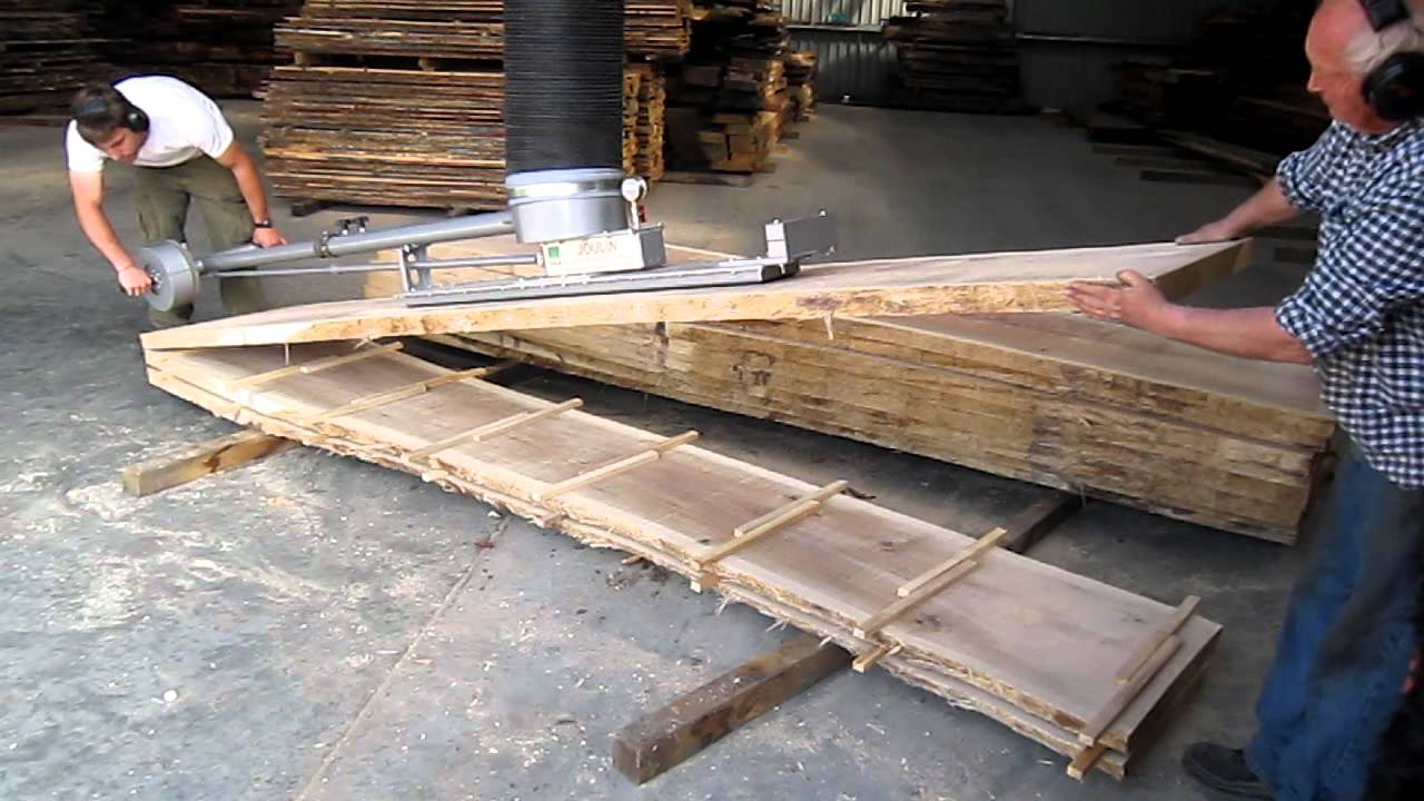 Sawmilling: Lifting Through & Through English Oak with the first Joulin ...