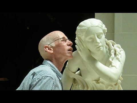People messing with statue - YouTube