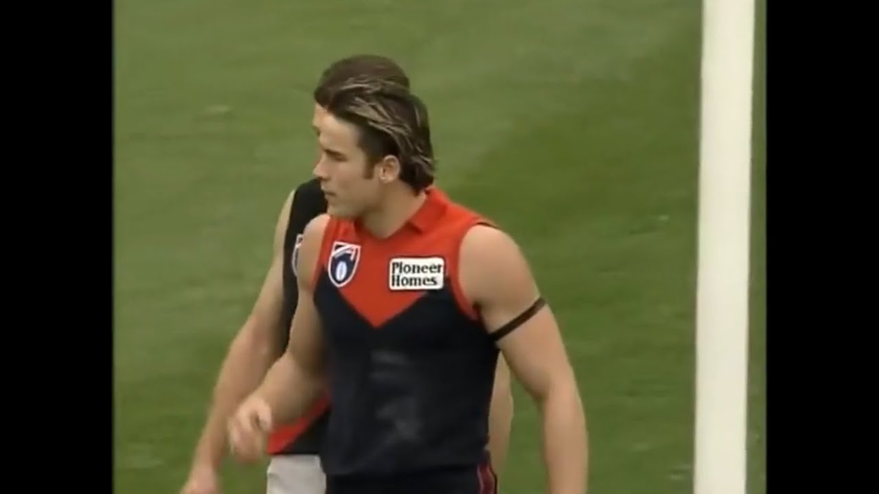 Scott Simister kicks a goal from the boundary - Melbourne - 1993 Round ...