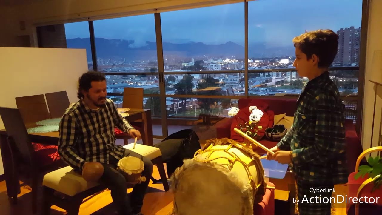 Conga Azul Clase de percusión para niños - YouTube