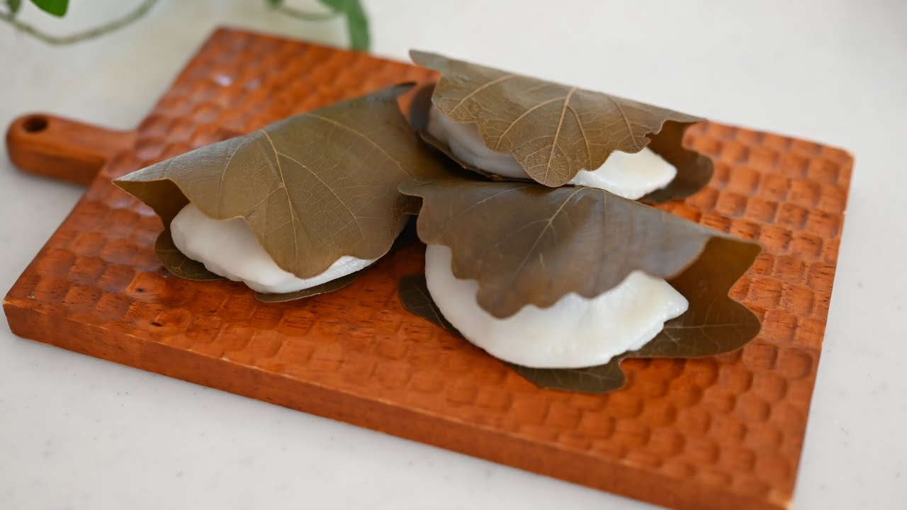 Japanese people make this traditional Mochi for Children's Day for ...