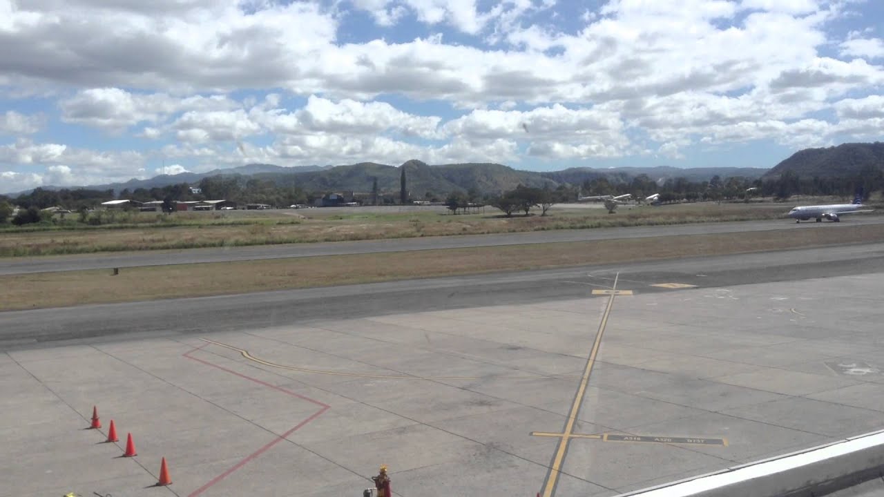 Toncontin international Airport Tegucigapa HONDURAS - YouTube