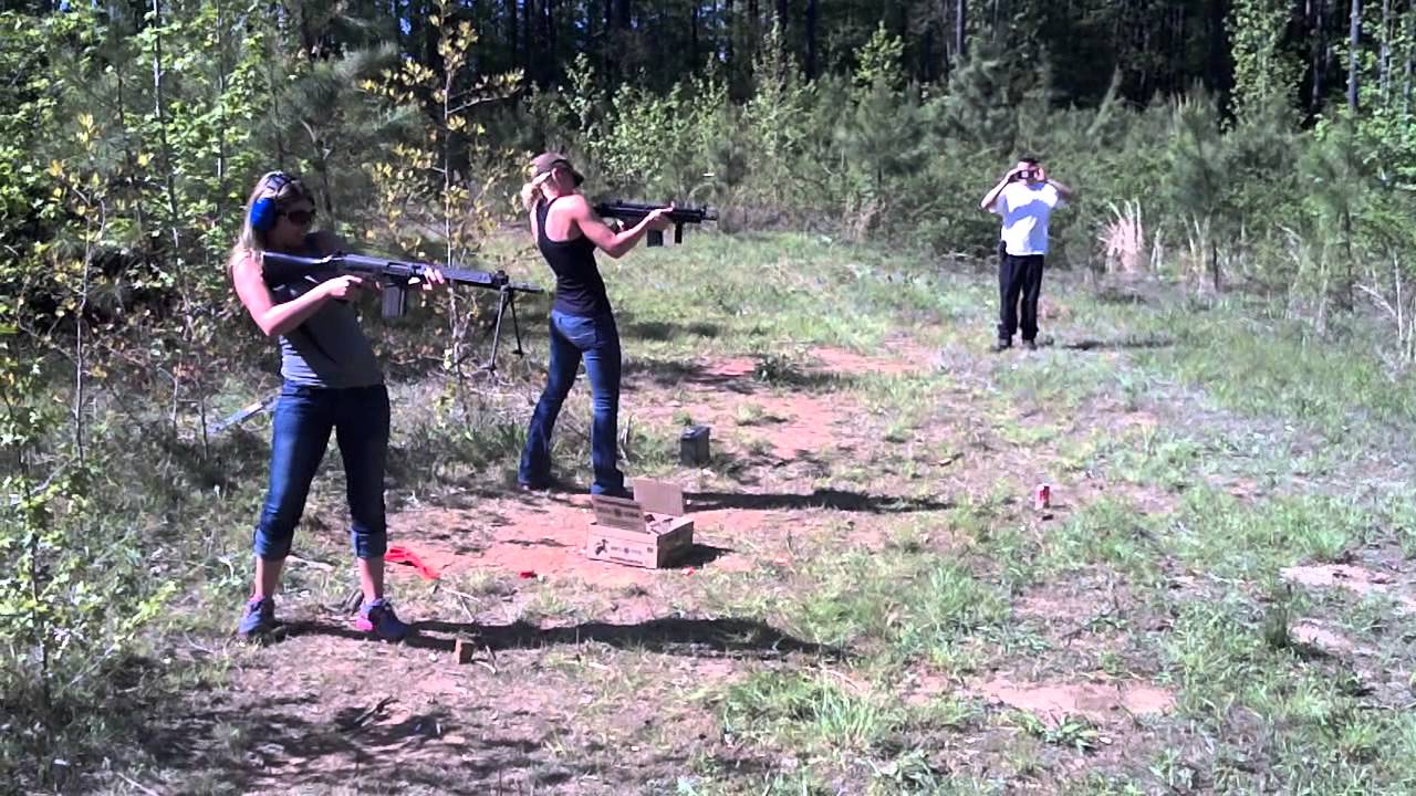Girls Shooting HK G3 and FN FAL - YouTube