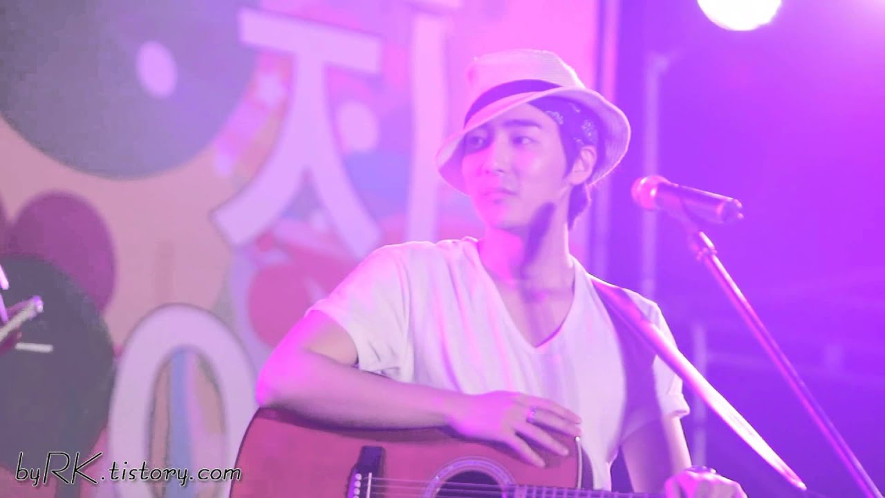 130523-이대축제 로이킴 멘트 직캠 roykim - YouTube