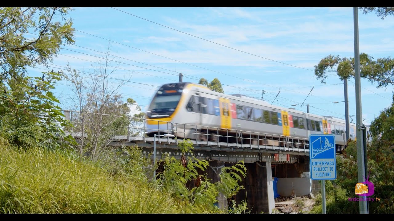 Brisbane Trains: Trackside at Toombul - YouTube