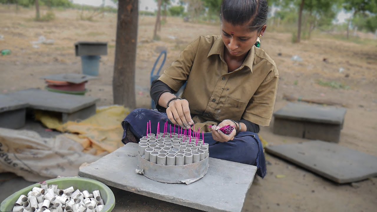 Extreme Sound - 1/2 KG Paper Bomb Making in Fireworks Factory - YouTube