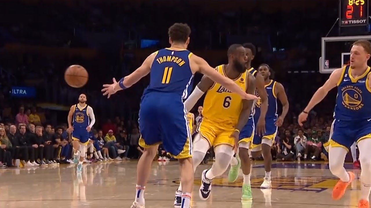 NBA No-Look Passing 👀 - YouTube