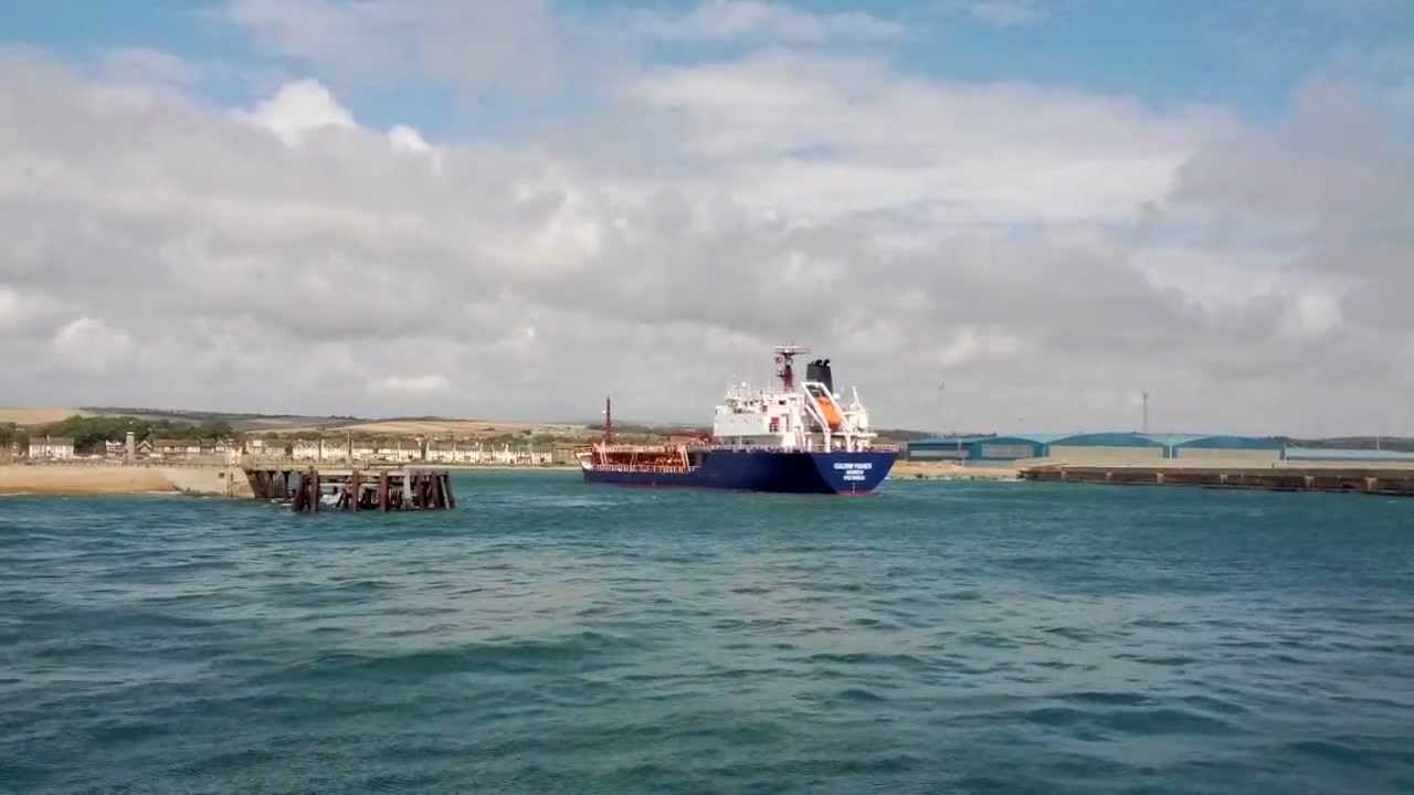 Fishing at Shoreham Harbour Entrance - YouTube