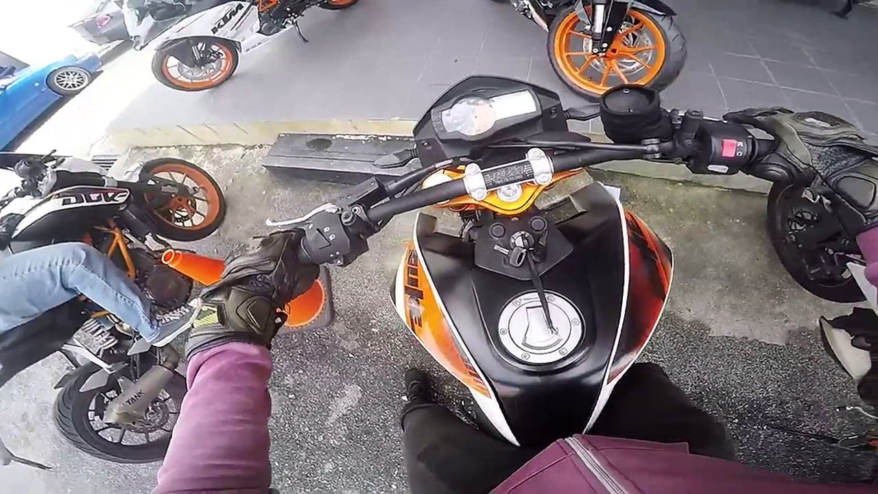 KTM Duke 690 R - FRONT BRAKE FAILURE - YouTube