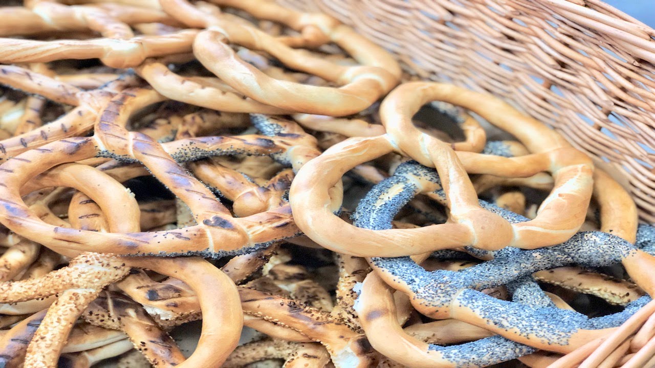 Pan Precel rozda 3000 precli - YouTube