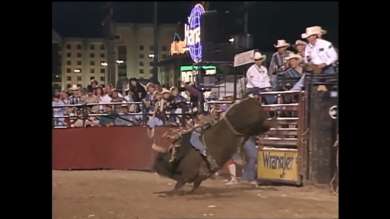Moody Blues bucks Bobby Capps - 99 PBR Tunica - YouTube