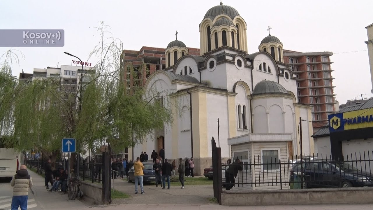 Uroševac: Liturgija u crkvi Svetog cara Uroša - YouTube